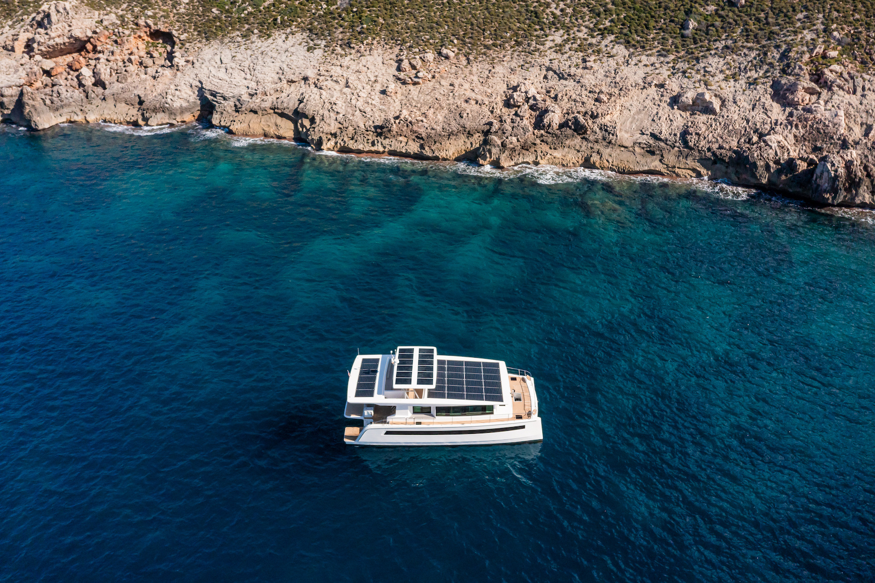 Catamaran vs. Monohull: Which Hull Design is Safer? Advantages, Pros ...